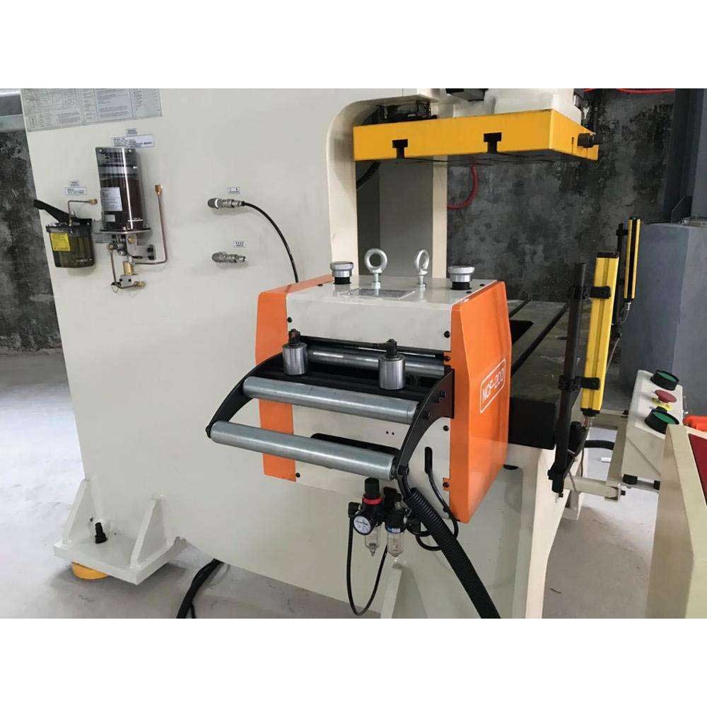 Automatic metal strip coil roller sheet feeder for power press