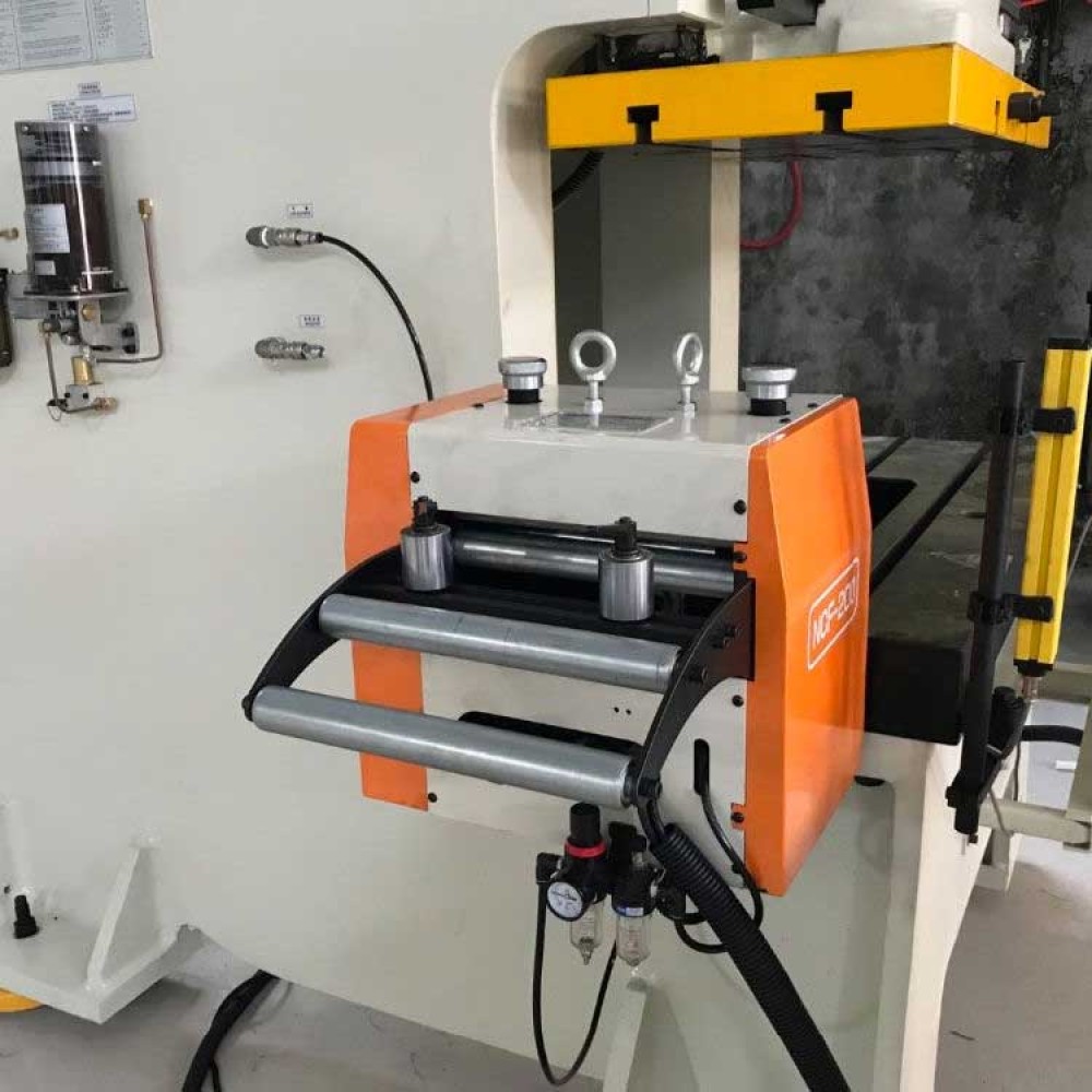 Automatic Punch Press Pneumatic Type NC Roll Servo Feeder For Metal ...