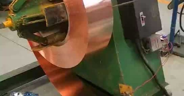 Automatic sheet strip feeder for compact blanking line