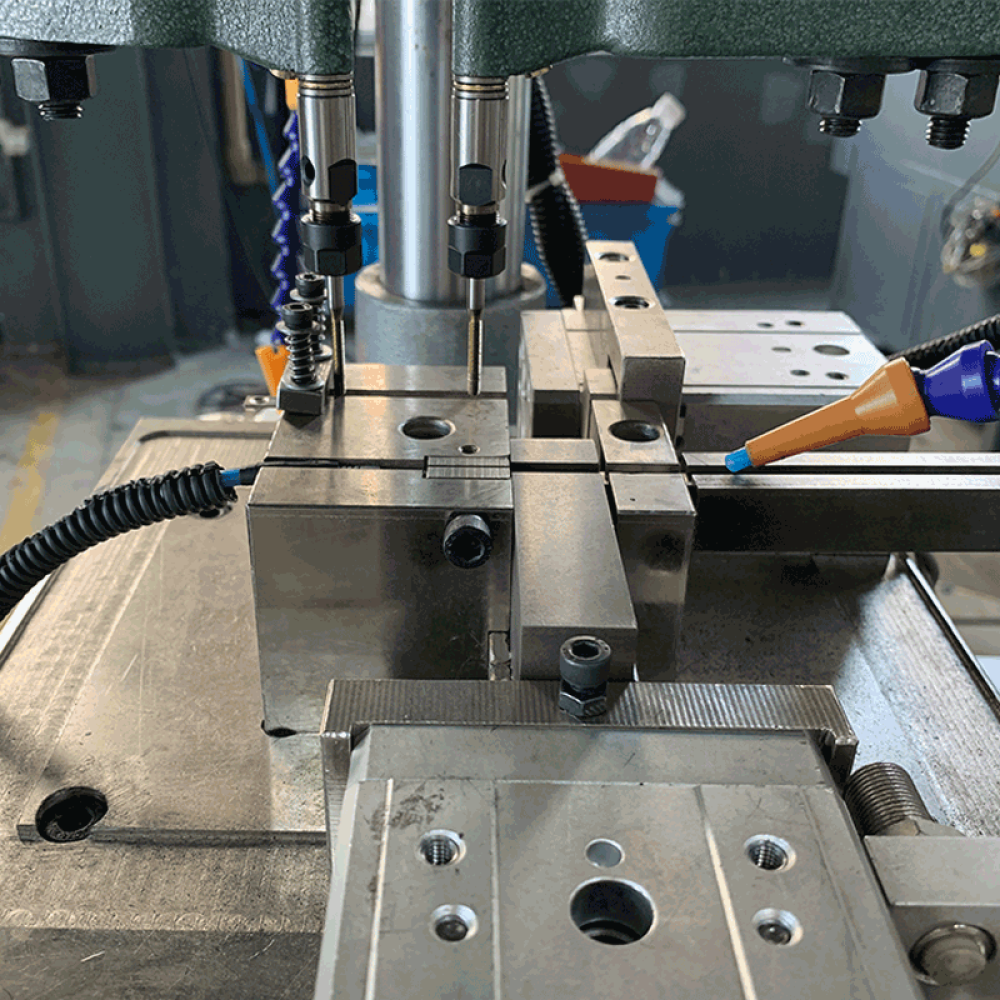 Single Spindle Fully Automatic Drilling Tapping Machine Single Spindle Fully Automatic Drilling Tapping Machine